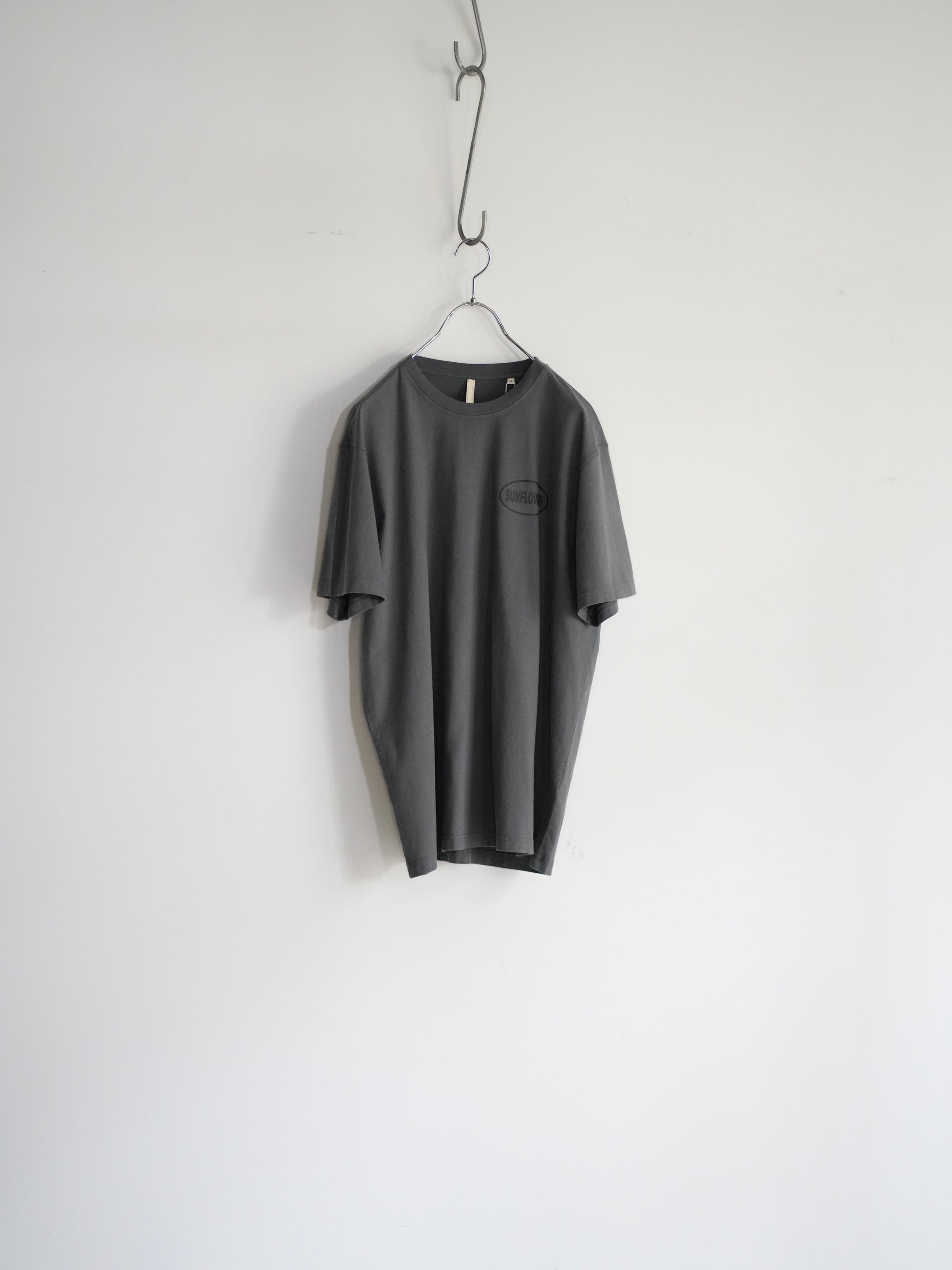 EASY HOURS TEE